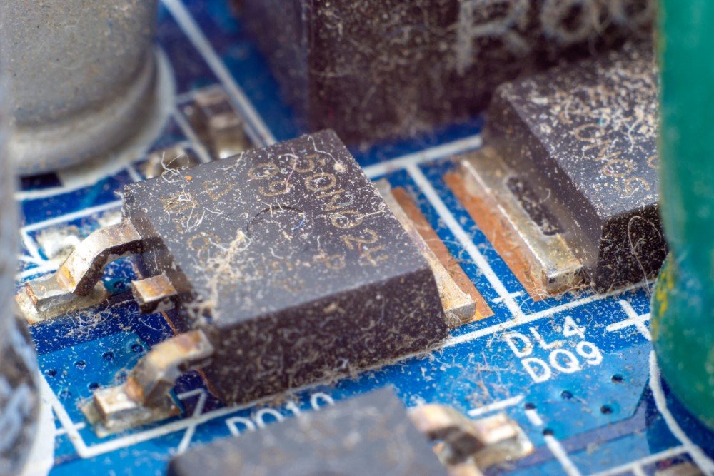 Čiščenje elektronskih komponent